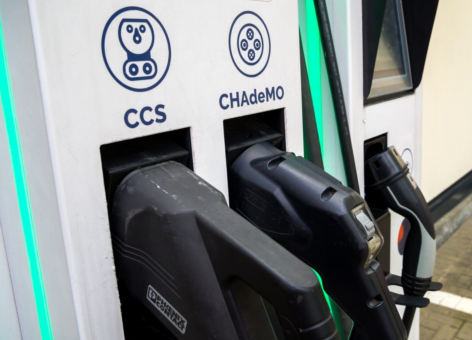 CHAdeMO to CCS Adapter: Seamless Charging Solution for CCS Vehicles at ...